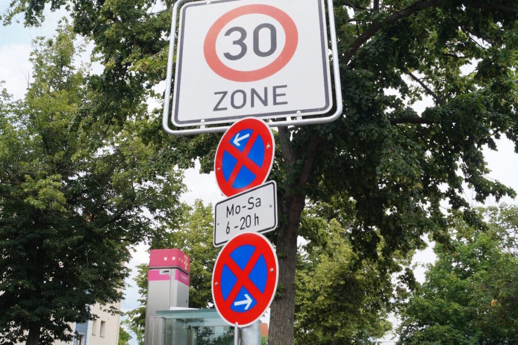Verkehrsschilder zum Parken und Halten: Eine Übersicht